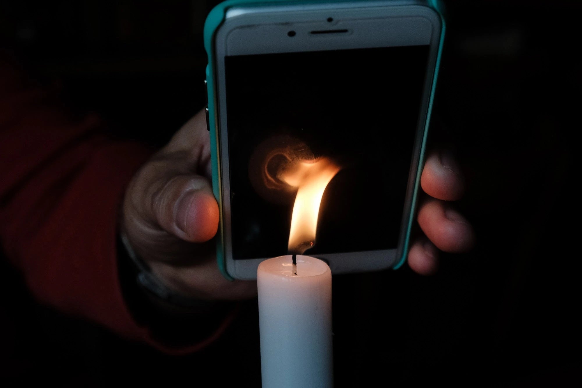 Why Your iPhone Gets Hot And Drains Battery? The Fix! - ESR