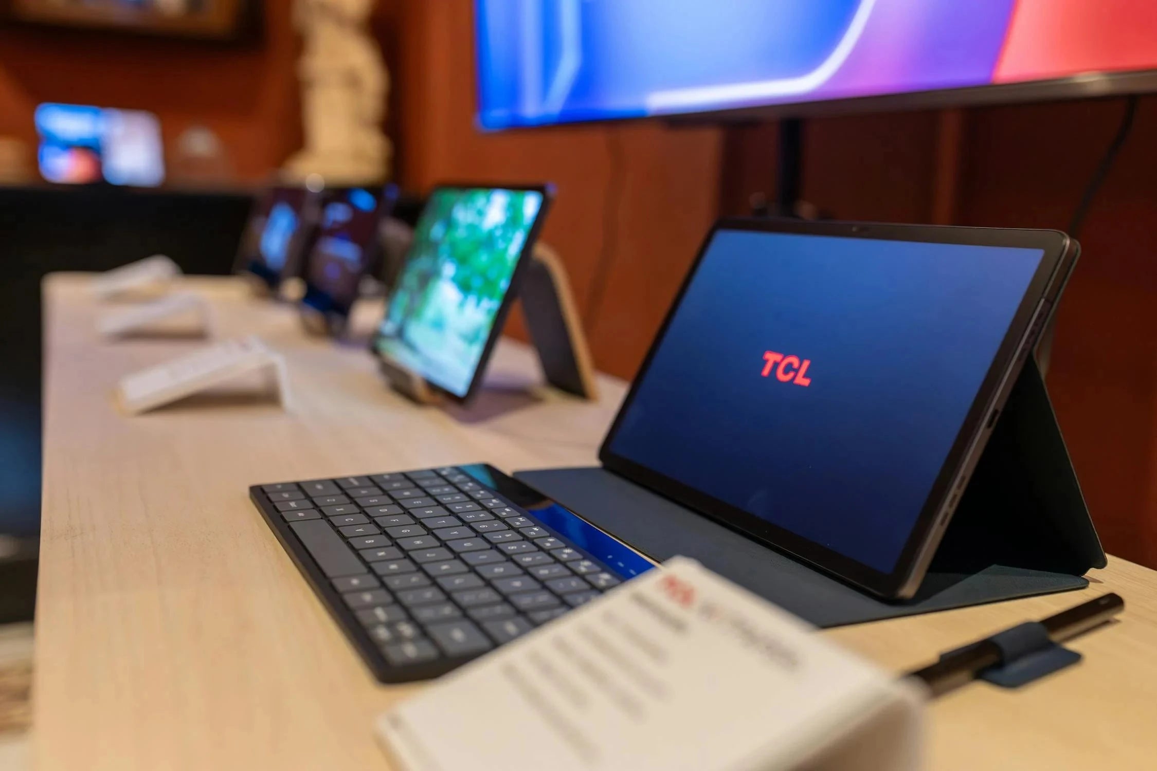 Report:TCL Unveils NXTPAPER 4.0 Display Technology at CES 2025 - ESR